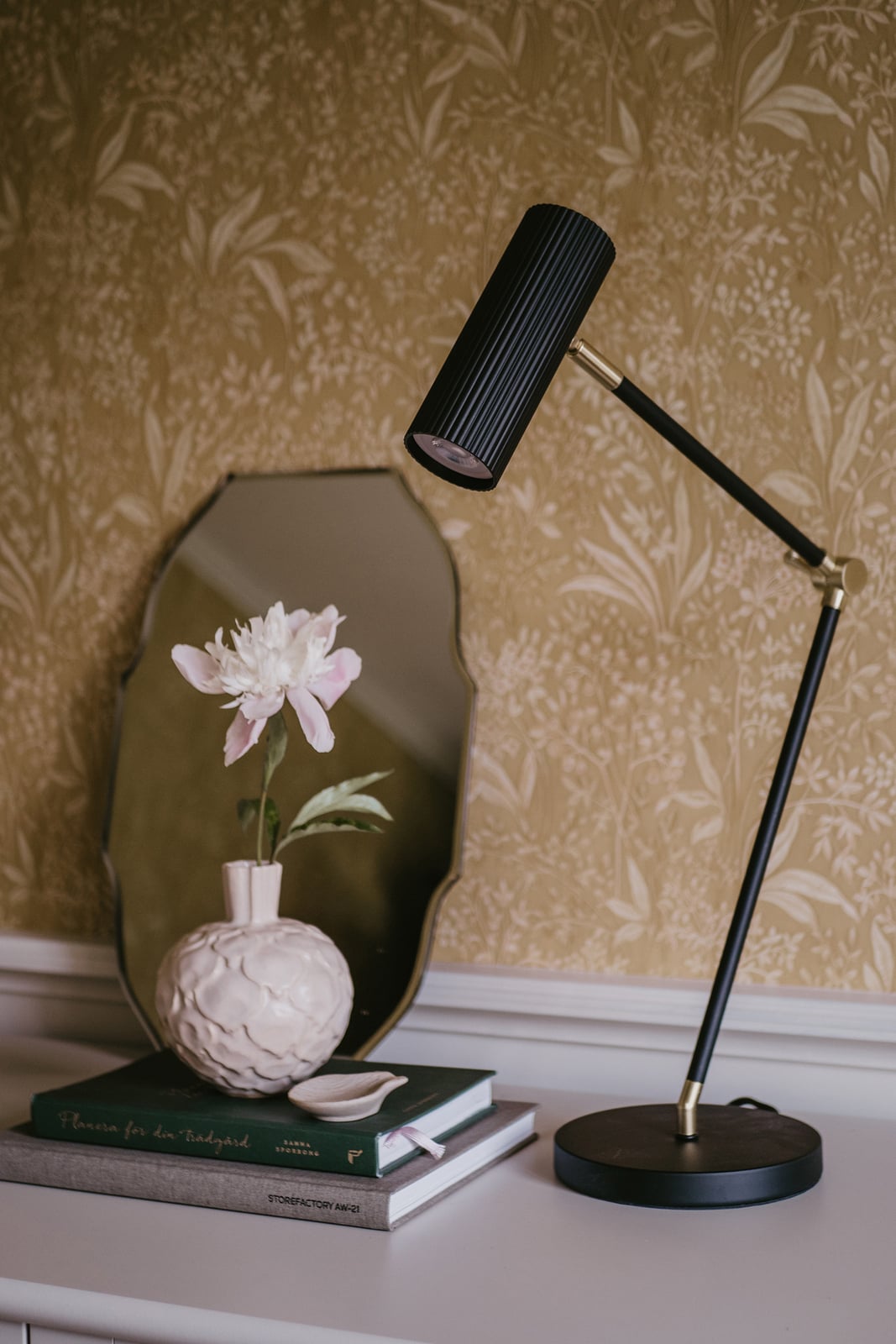 Table Lamp Hubble Read — Globen Lighting